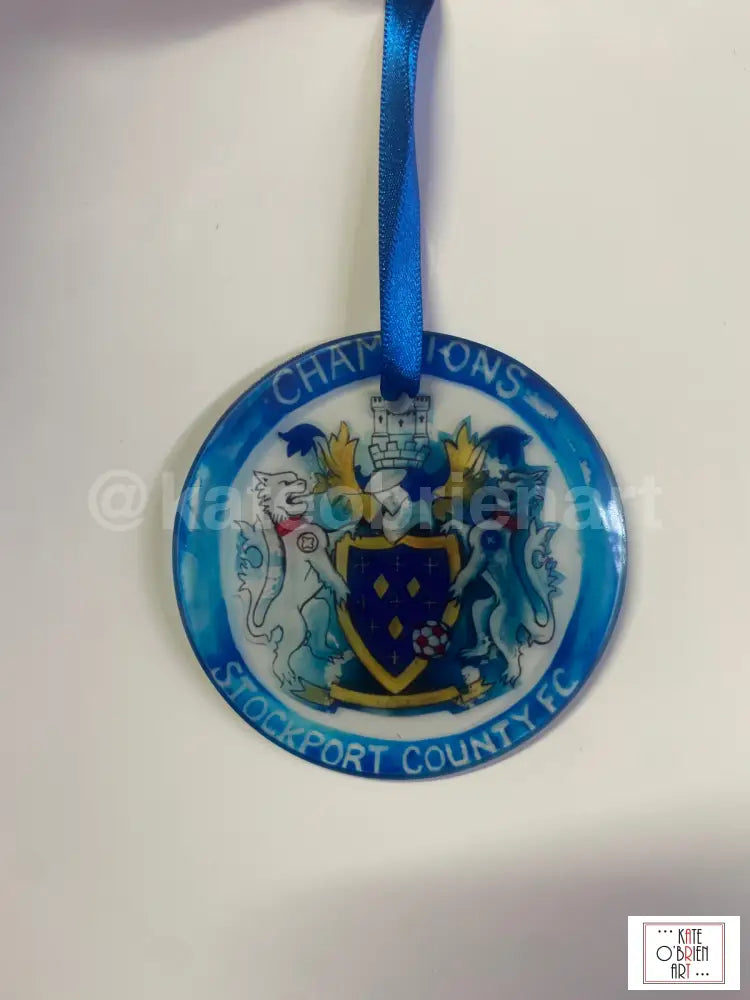 Stockport County Champions glass decoration – Kate O'Brien Art